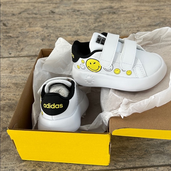 adidas | Shoes | Adidas Advantage Smiley White Sneakers | Poshmark